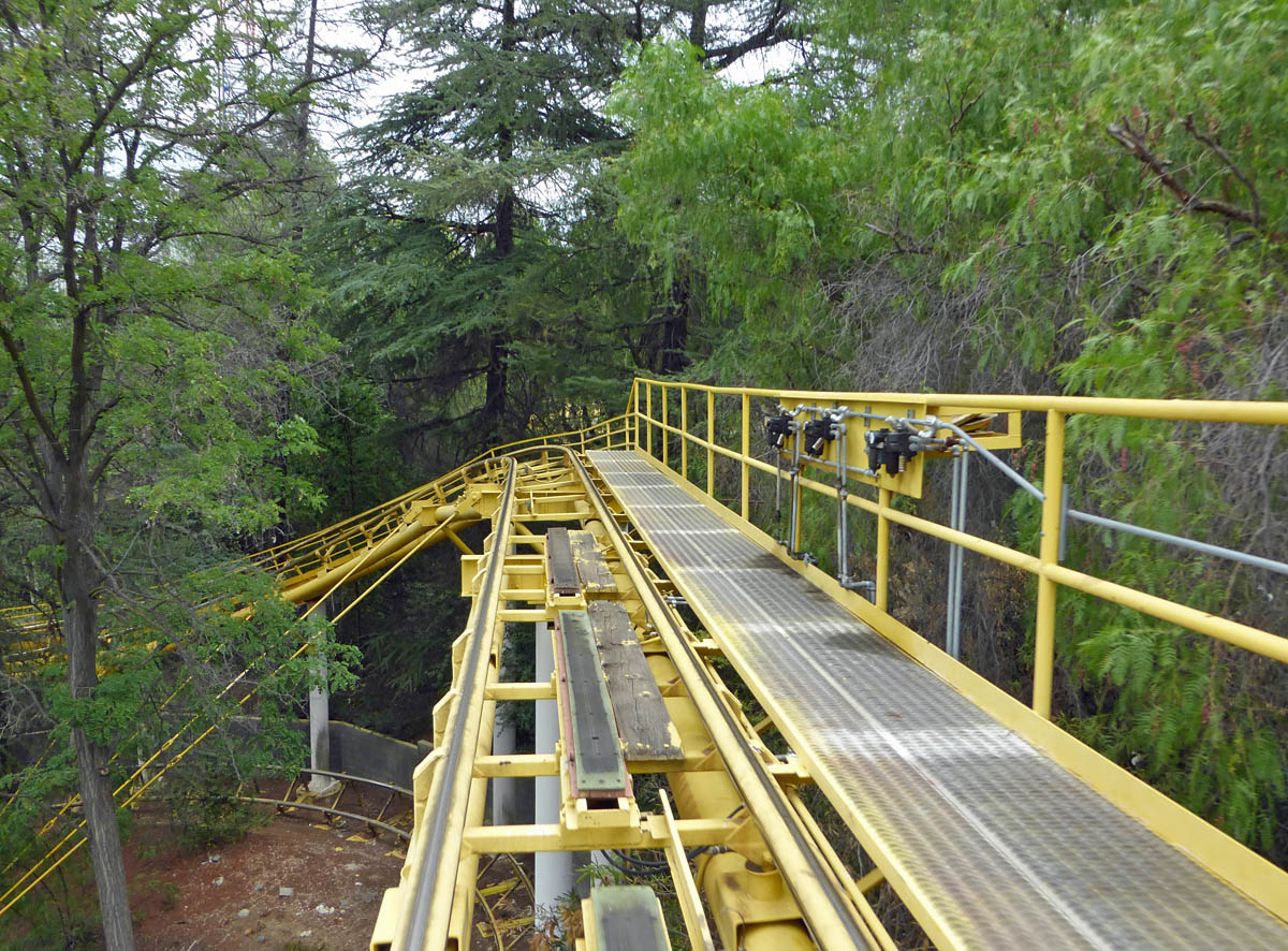 Six Flags Magic Mountain Gold Rusher