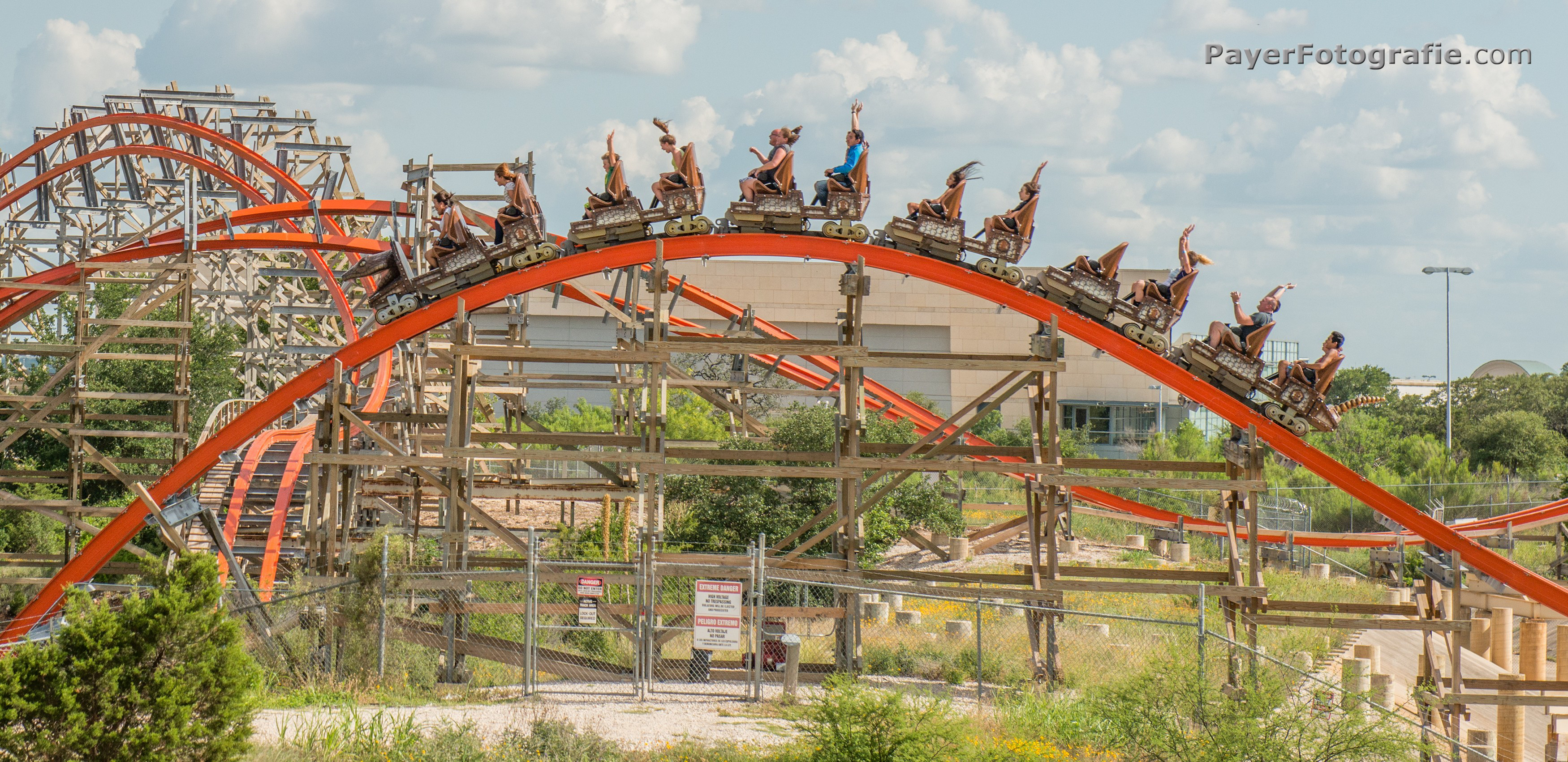 Rattler Six Flags San Antonio Family Rides At Six Flags Fiesta Texas