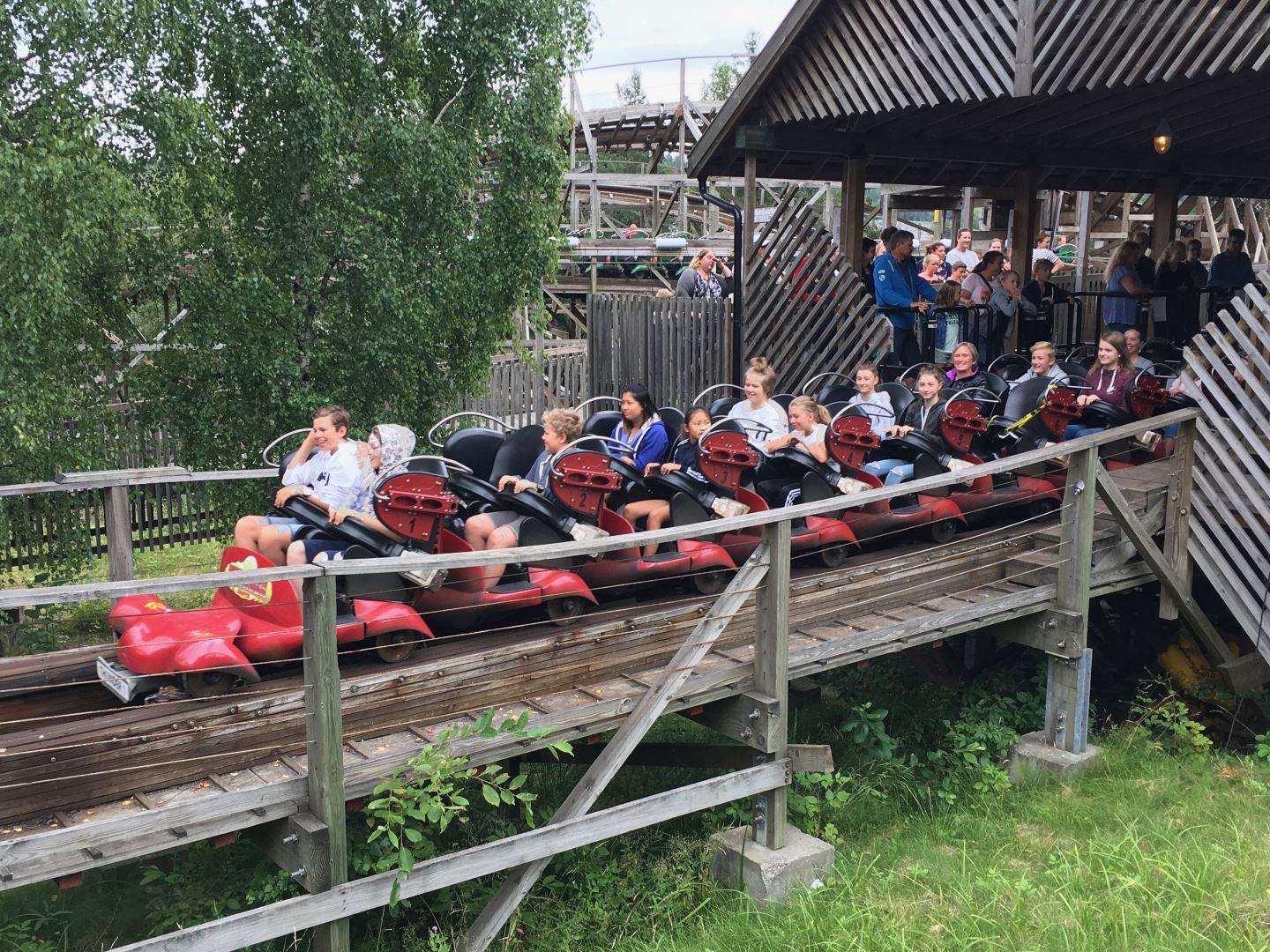 Elektriske Karnevalsturer Med Tusenfryd Teenygarde 2022/2023