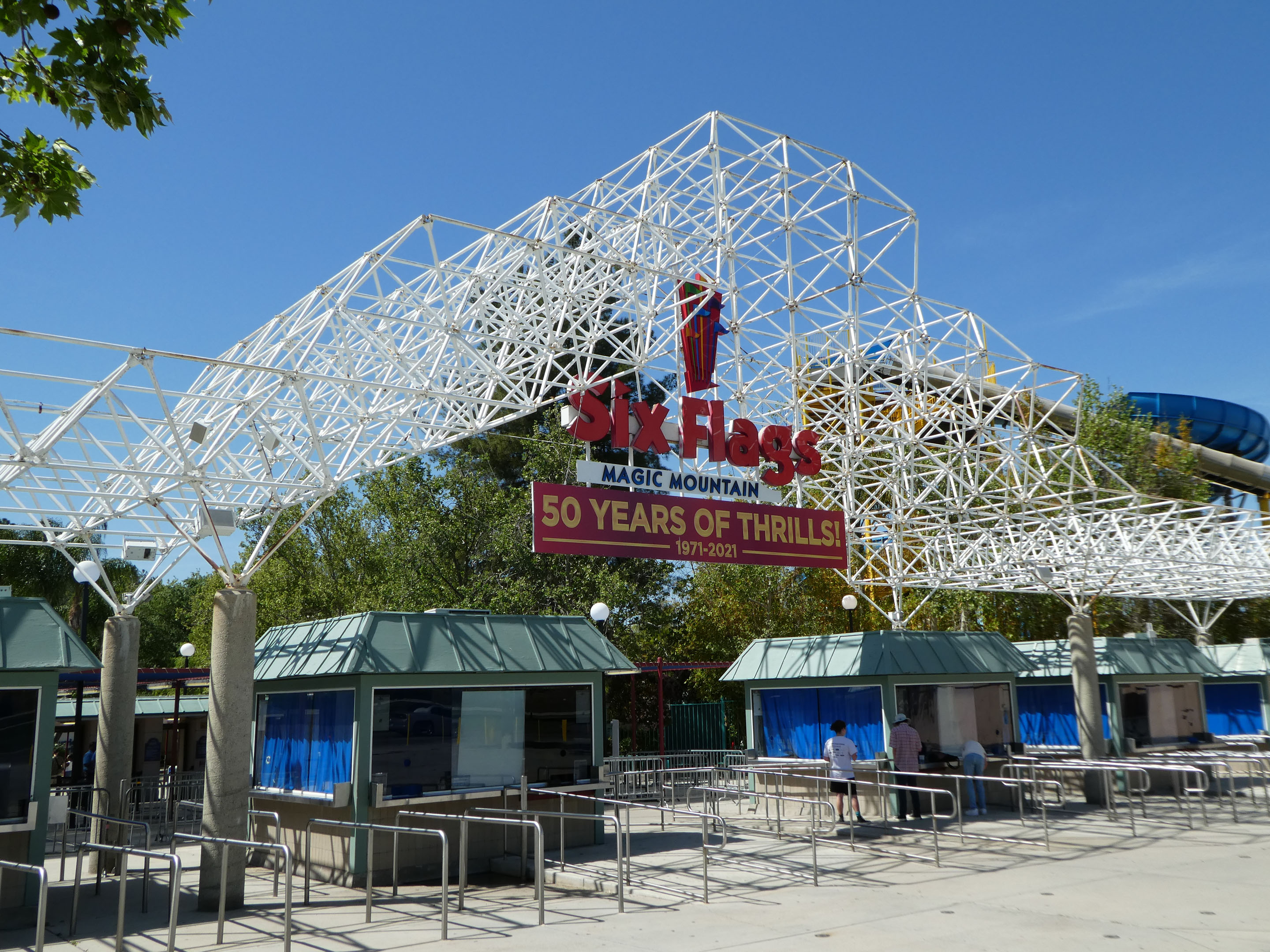 Magic Mountain Amusement Park Entrance Six Flags Magic Mountain '24